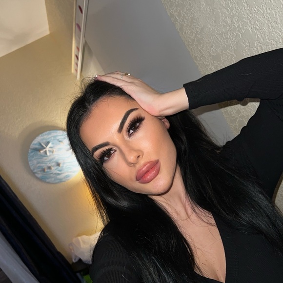 Cece's Closet (@cece_jenner) | Poshmark